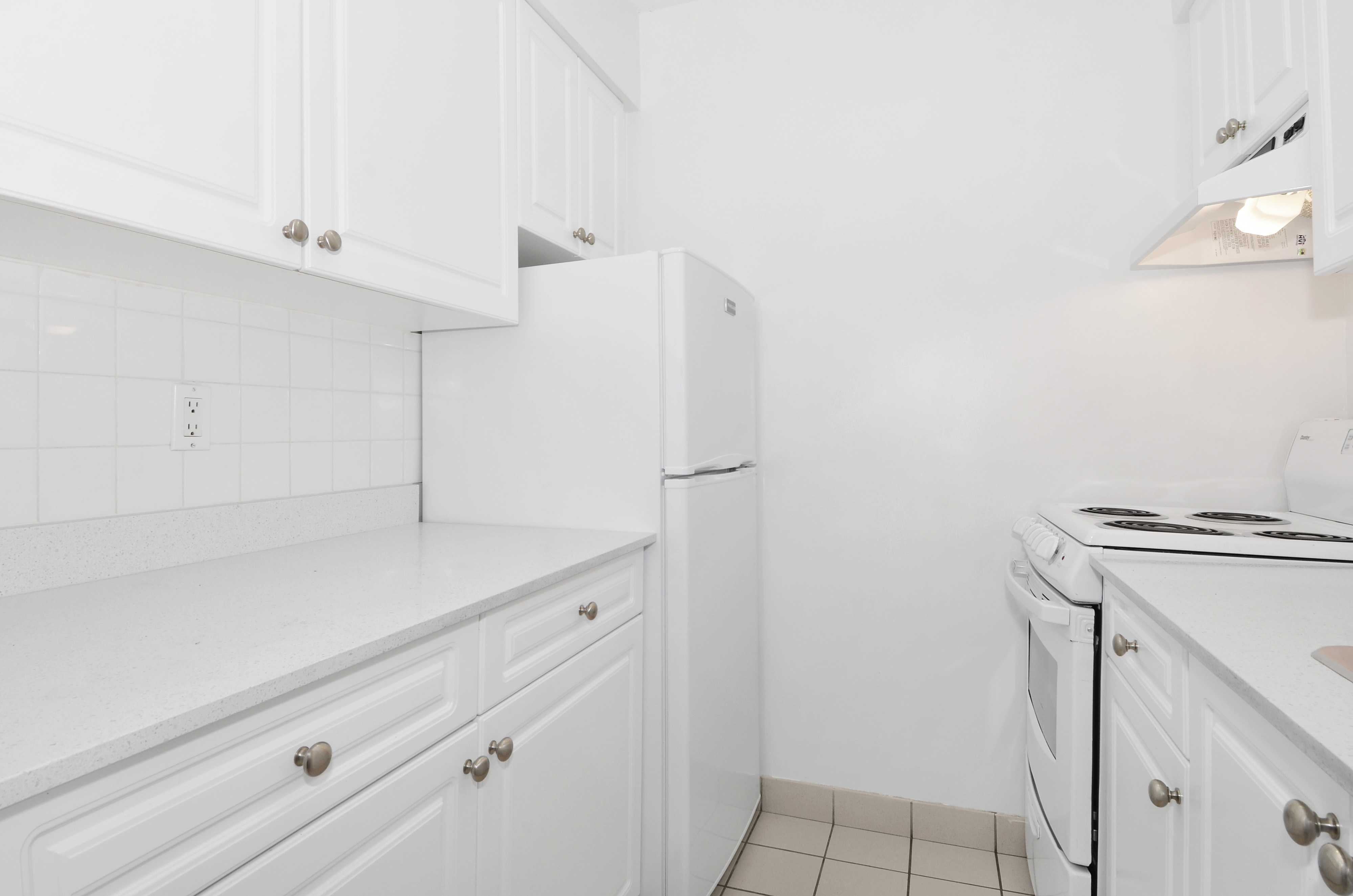 Hendry House Rental Apartments - Hollyburn Properties