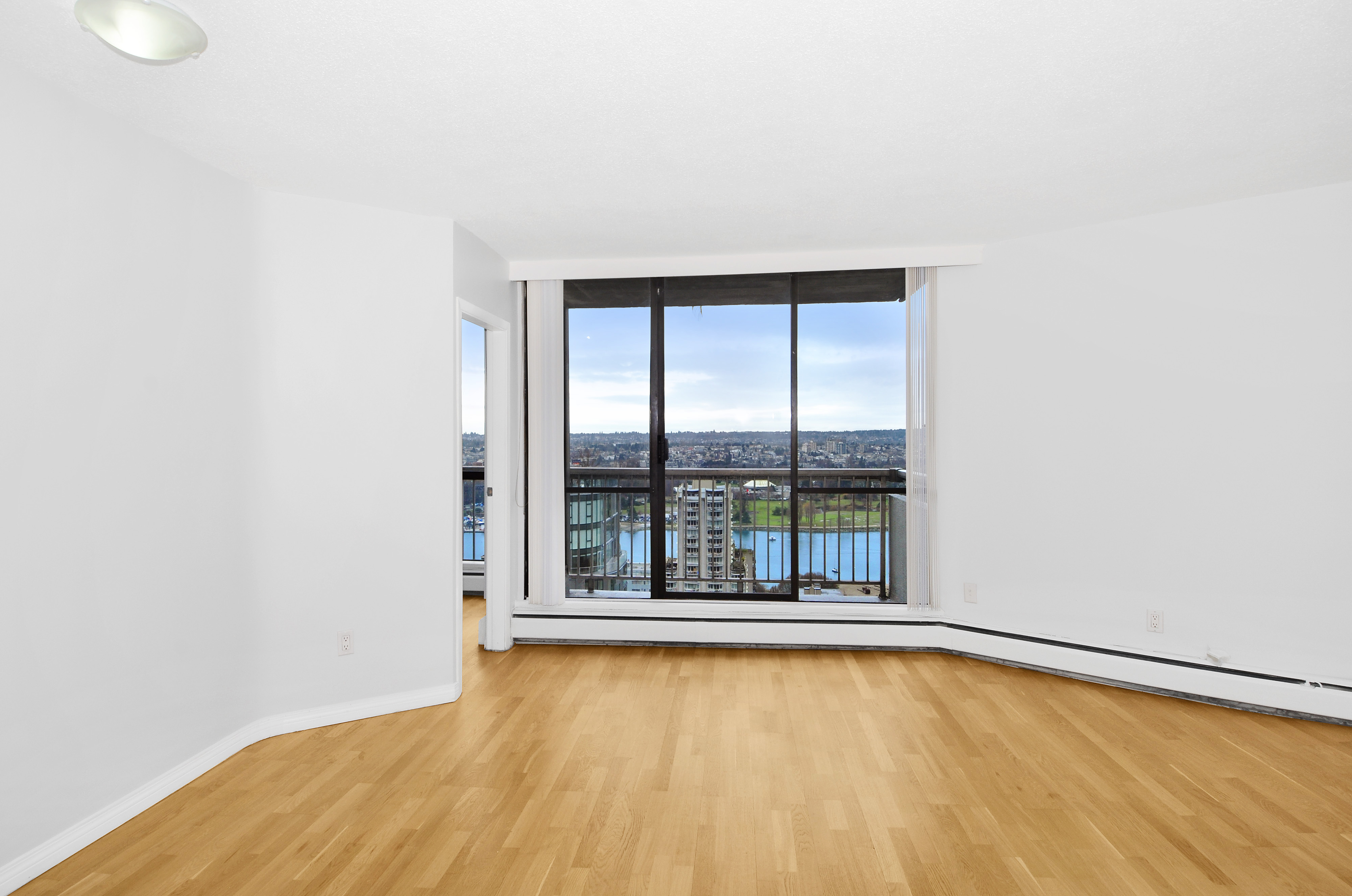 Hendry House Rental Apartments - Hollyburn Properties