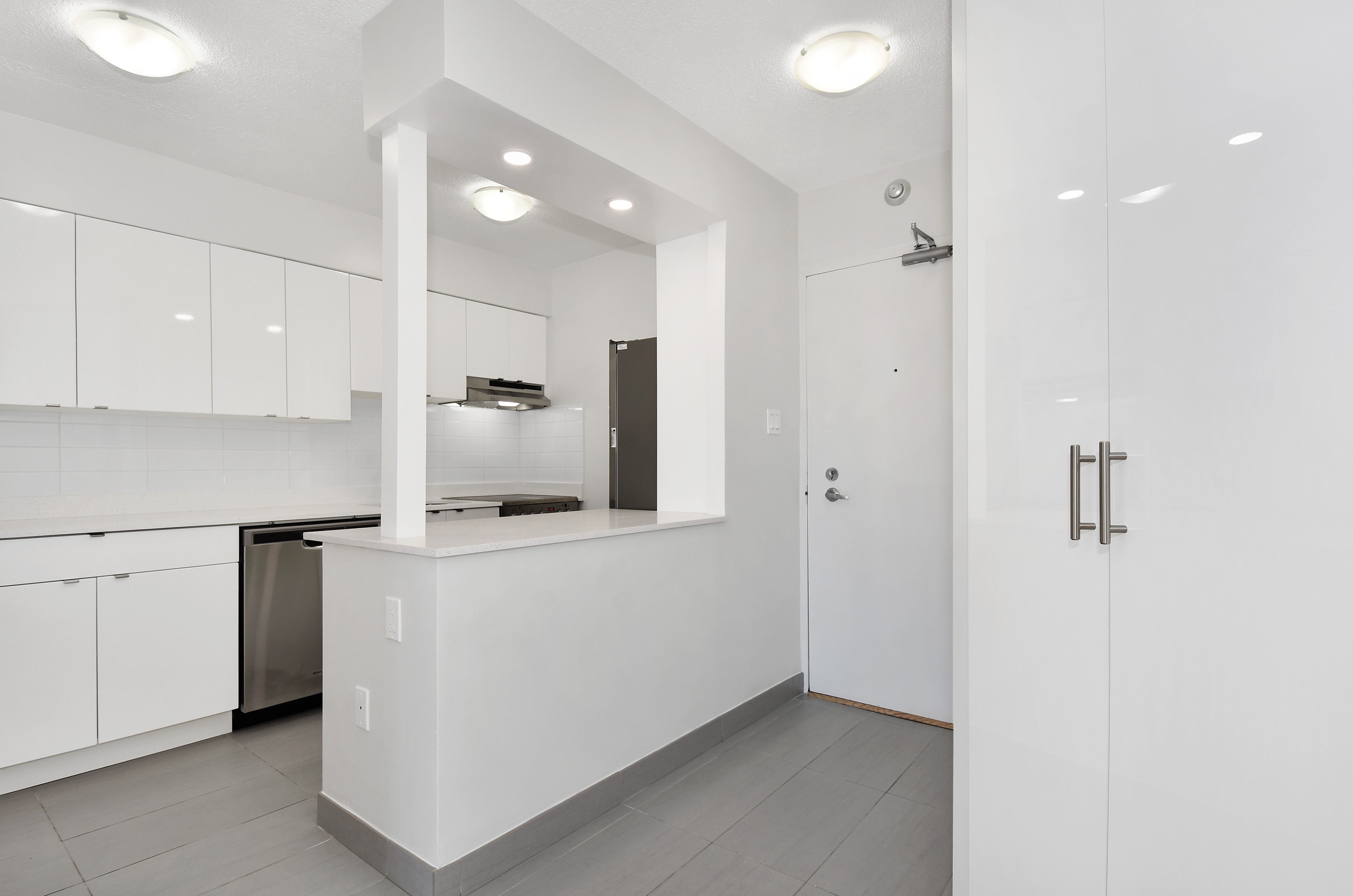 Hendry House Rental Apartments - Hollyburn Properties