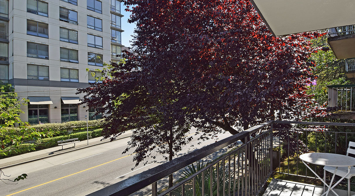Crestview Terrace Rental Apartments - Hollyburn Properties