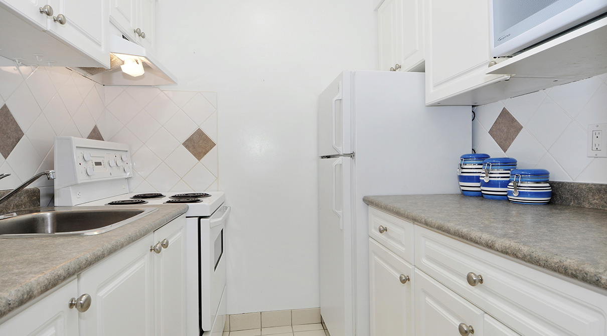 Hendry House Rental Apartments - Hollyburn Properties