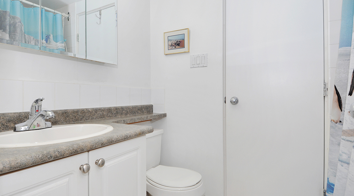 Hendry House Rental Apartments - Hollyburn Properties