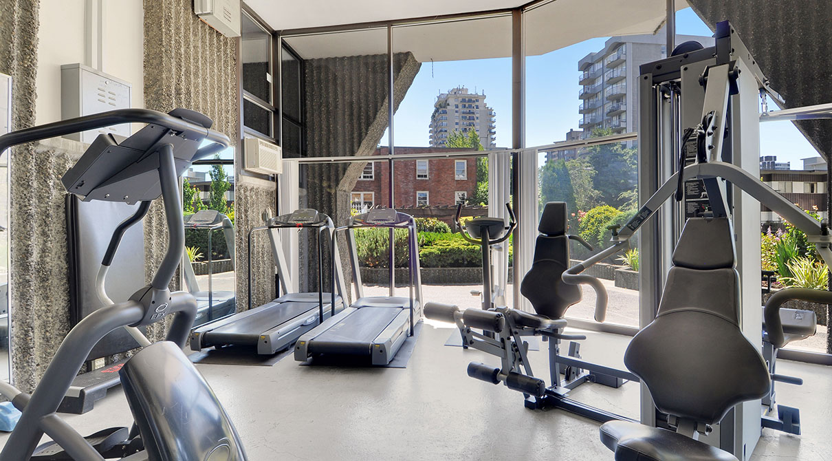 Hendry House Rental Apartments - Hollyburn Properties