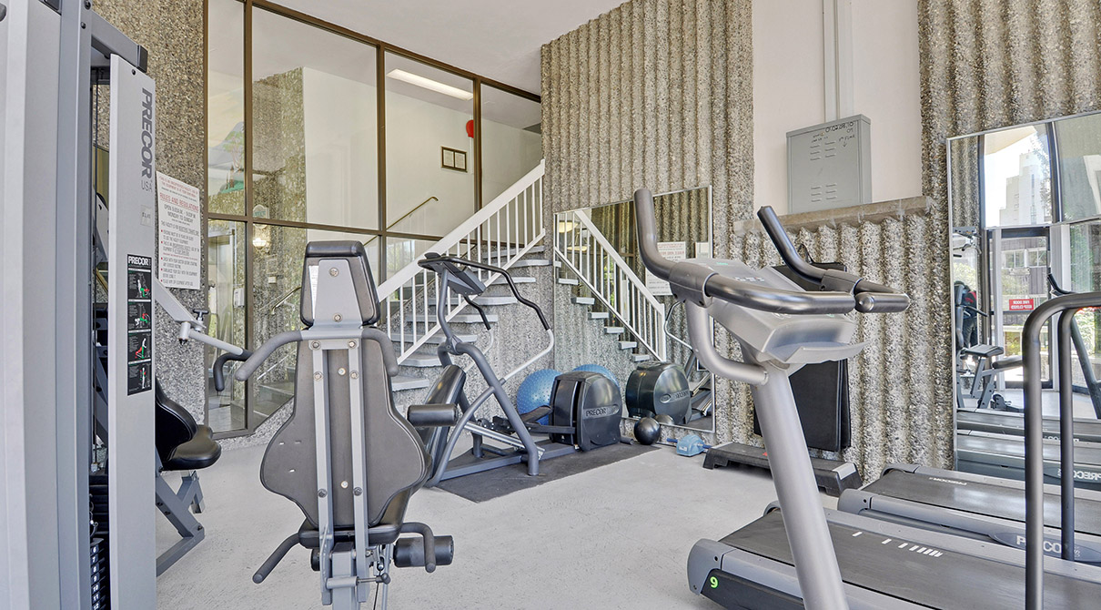 Hendry House Rental Apartments - Hollyburn Properties