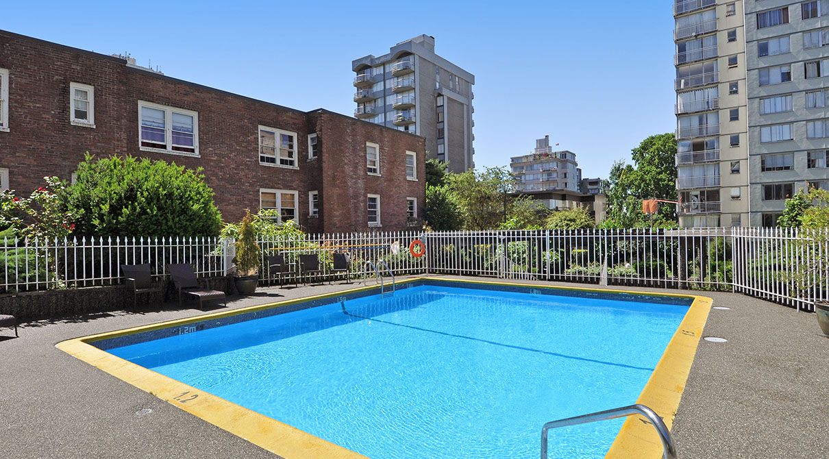 Hendry House Rental Apartments - Hollyburn Properties