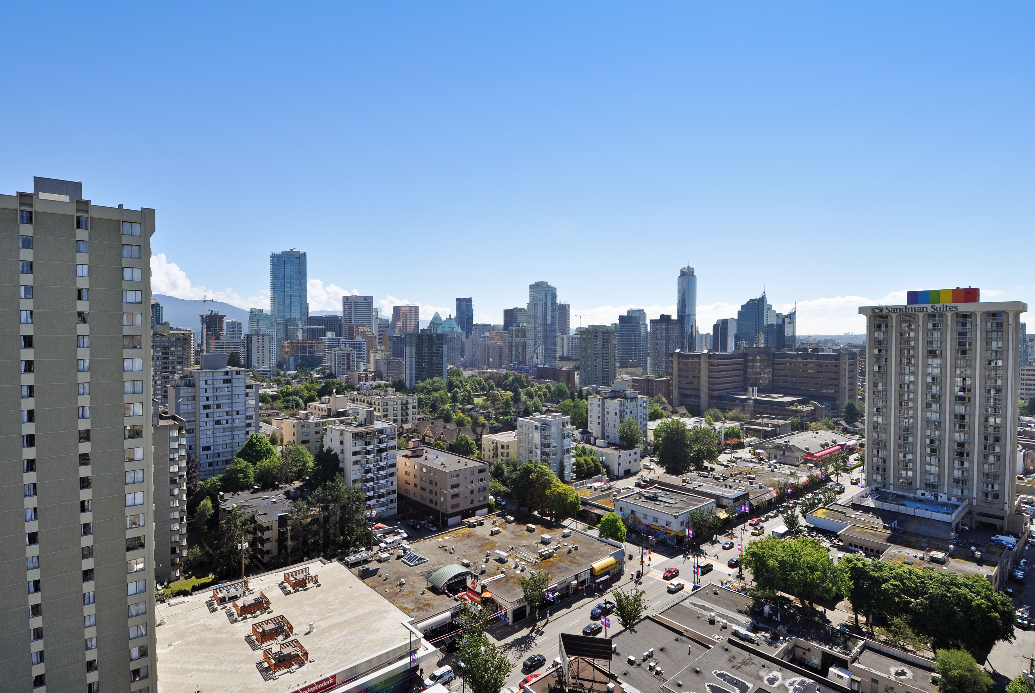 Hendry House Rental Apartments - Hollyburn Properties