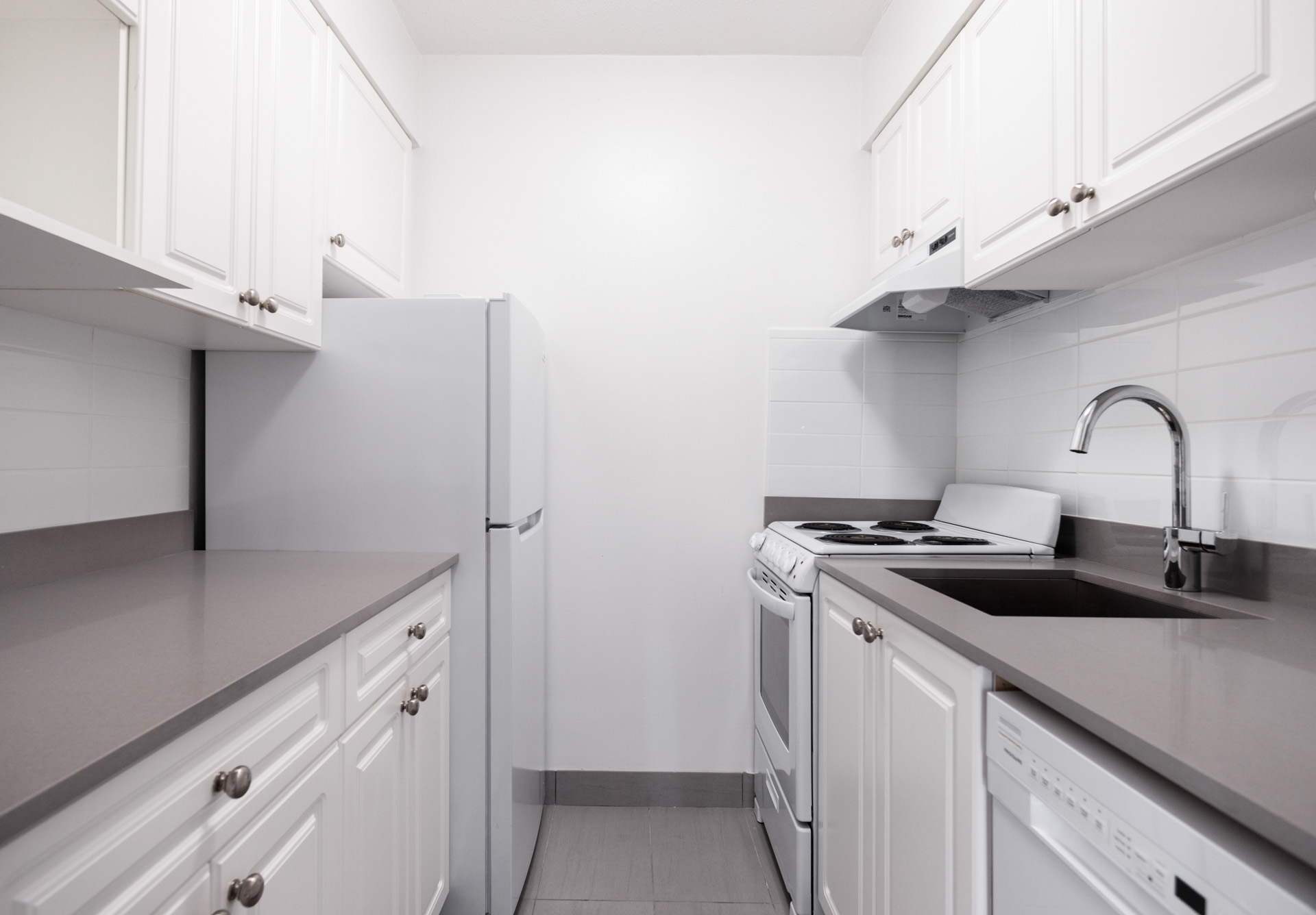 Hendry House Rental Apartments - Hollyburn Properties