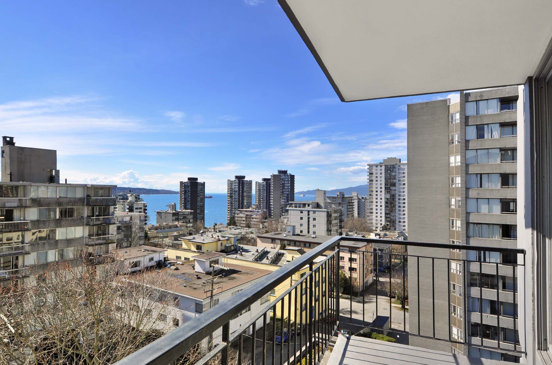 Crestview Terrace Rental Apartments - Hollyburn Properties