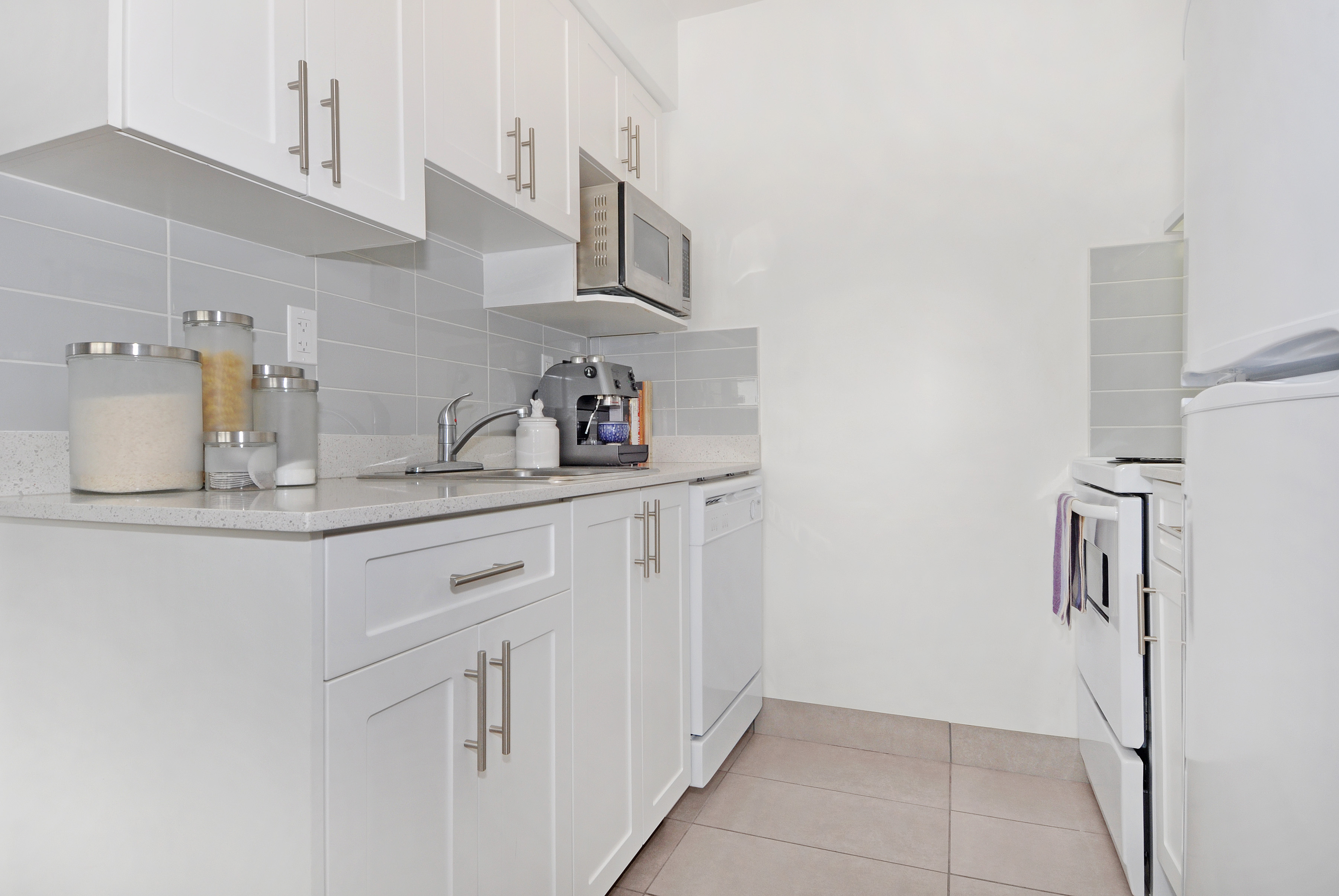 Crestview Terrace Rental Apartments - Hollyburn Properties