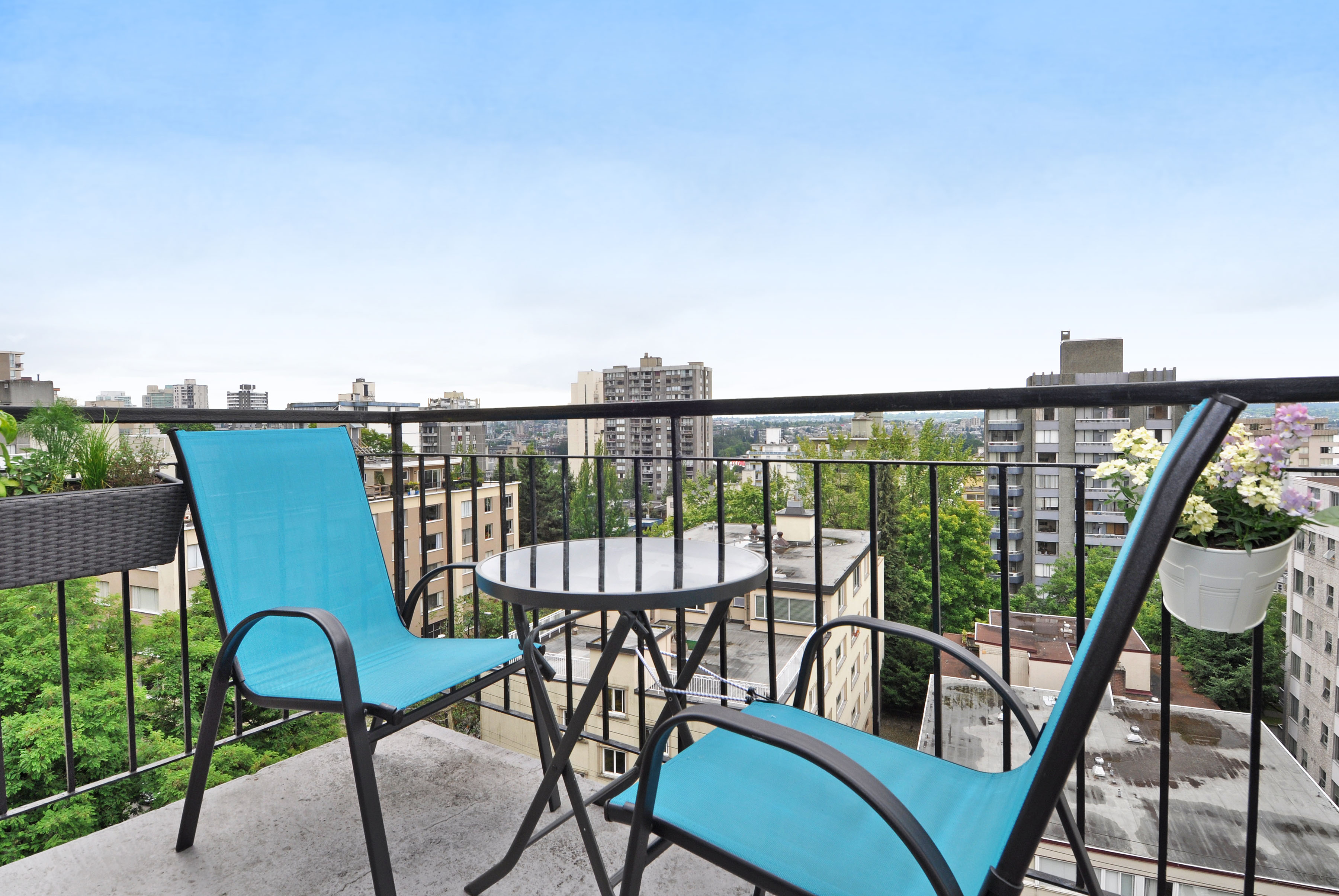 Crestview Terrace Rental Apartments - Hollyburn Properties