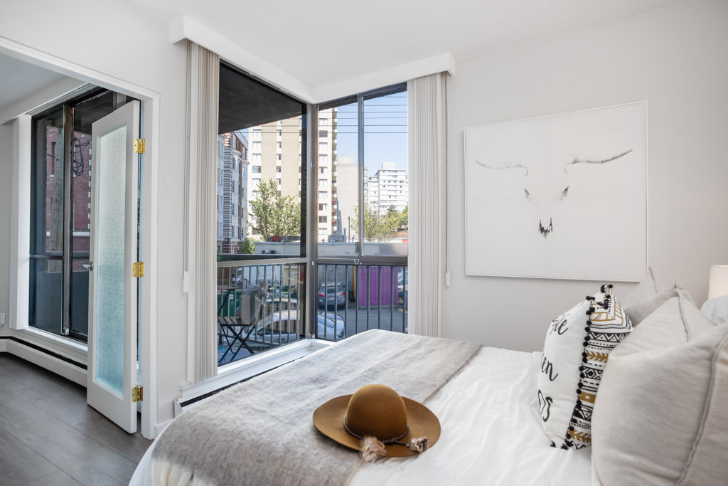 Hendry House Rental Apartments - Hollyburn Properties